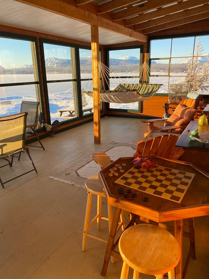 Tagish Lake Beach House - Yukon