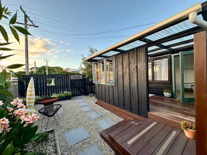 The Lily Pad - Raglan Escape - Raglan