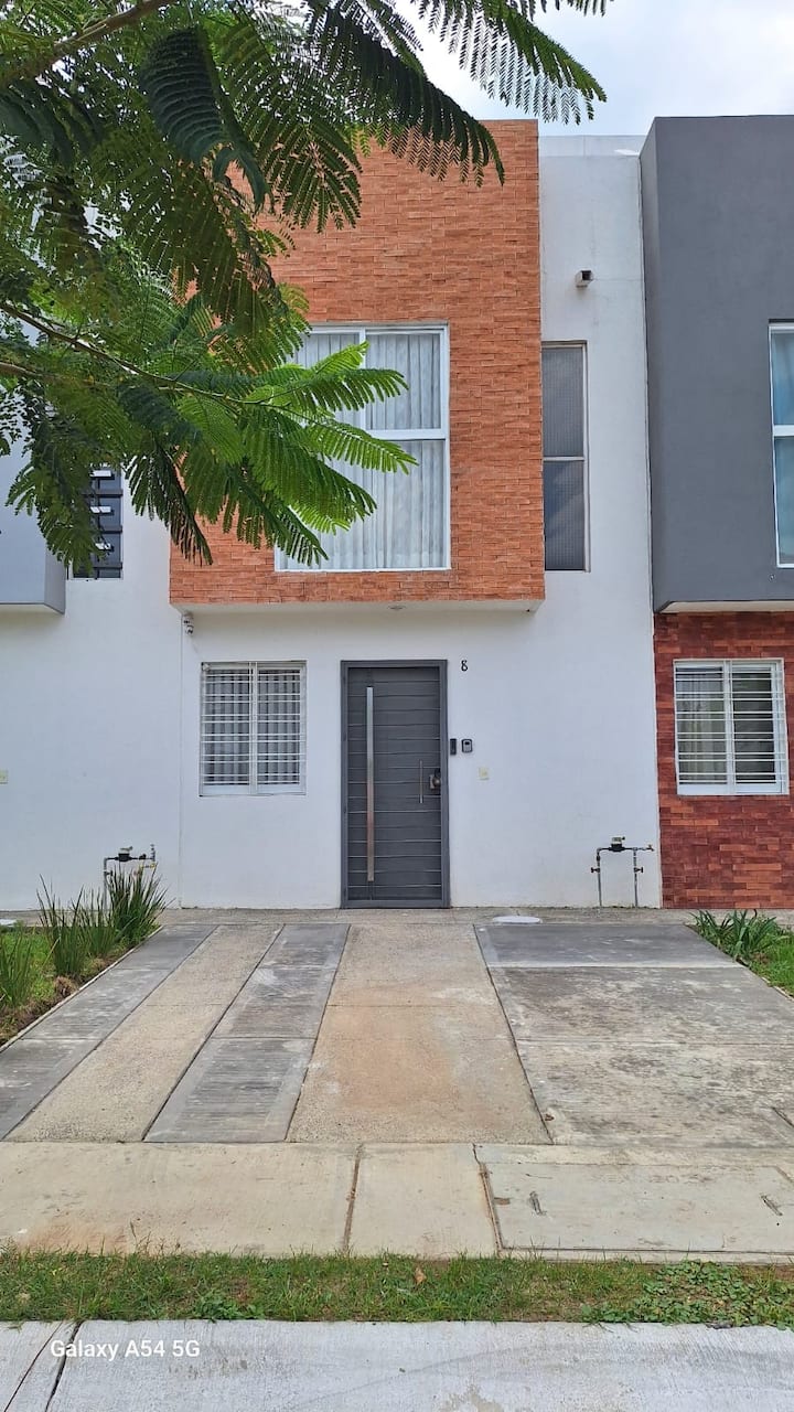 Casa En Coto Parque Agua Azul, Con Alberca. - New Mexico