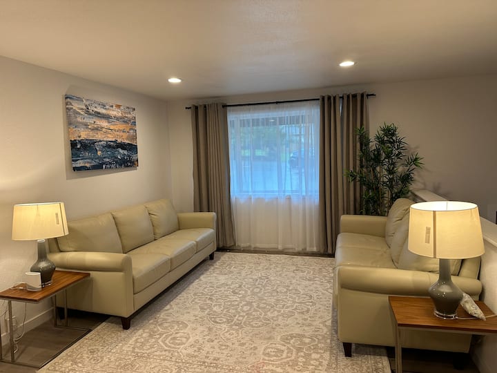 Lynnwood Room 2- Nicely Remodeled Bedroom - Woodinville, WA