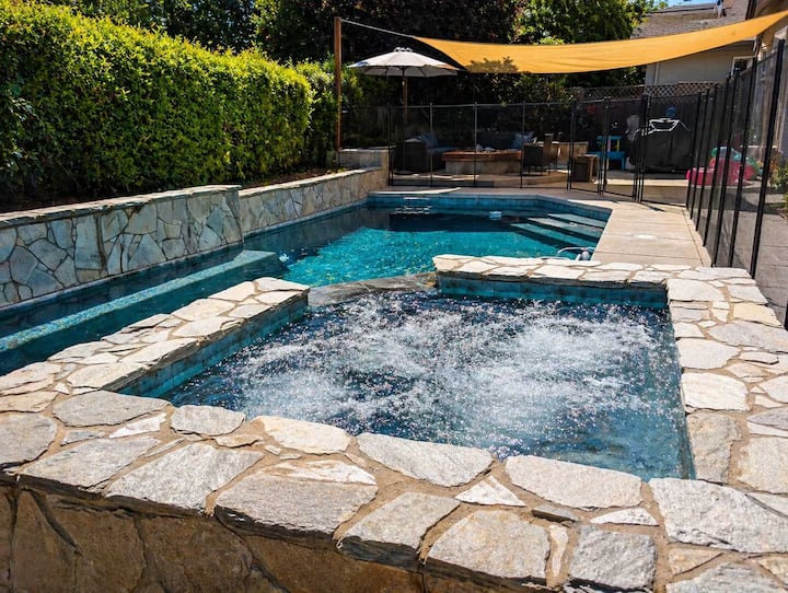 Lux 4br Retreat Pool Hot Tub 2 Kings 2 Queens - Davis, CA