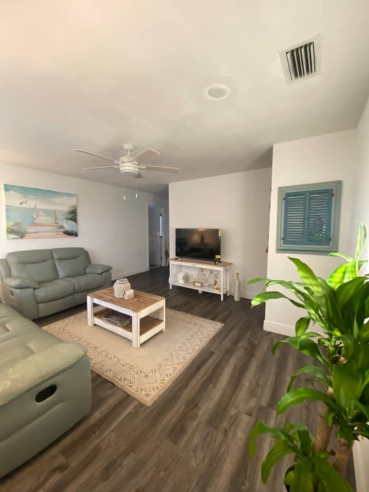 Lacasita + 9 Min Img! Close To Beaches, & Fun - Longboat Key, FL