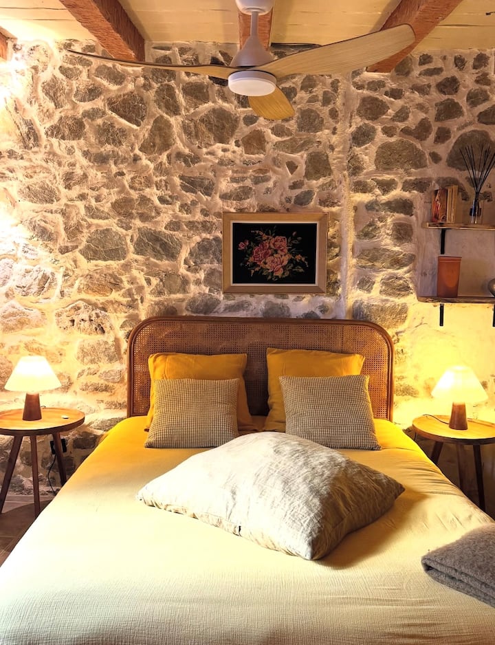 Chambre à Louer Avec Petite Terrasse Vue Montagnes - L'Île-Rousse