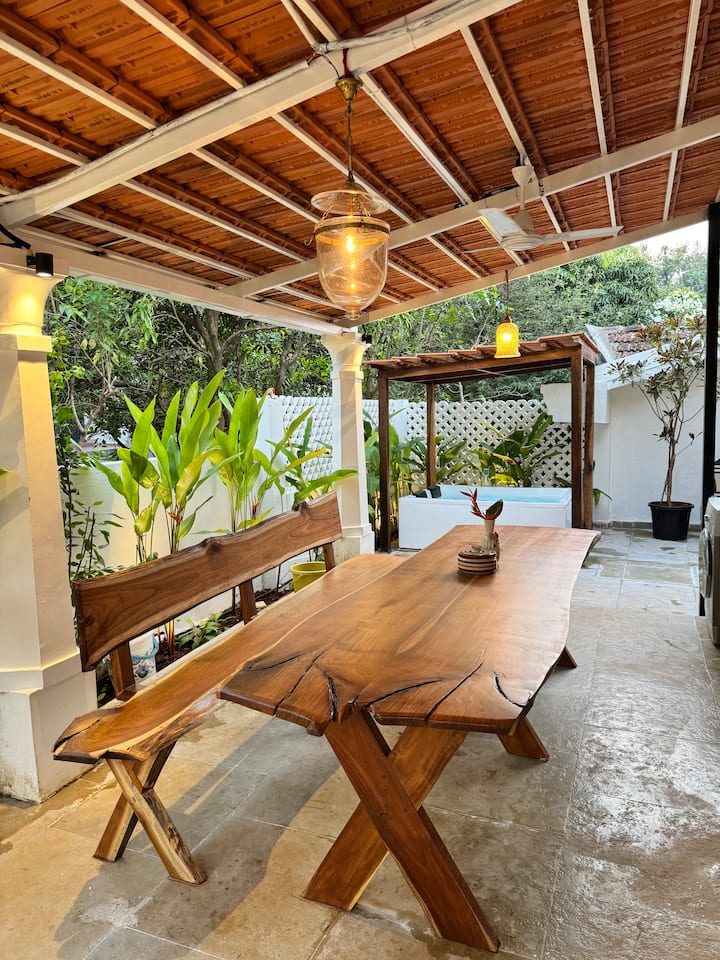 Beautiful Private Jacuzzi Garden Villa!
Big Pool - 고아