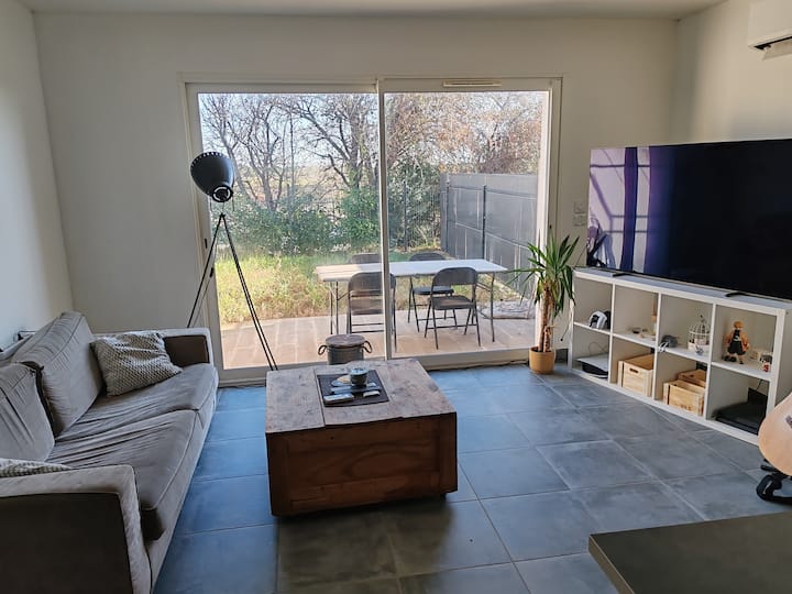 Chambre Dans Une Maison Calme - Lunel