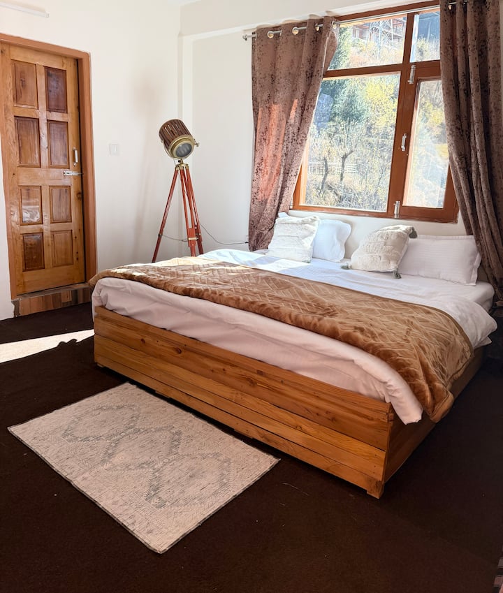 Aura|premium Combo|floor Manali - Manali