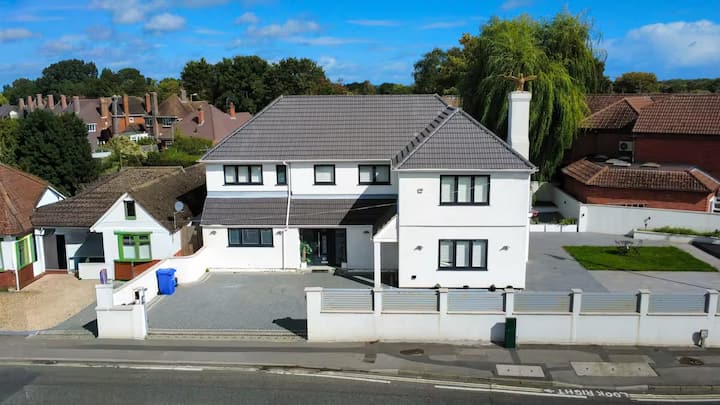 Falcon Bal House - Berkshire