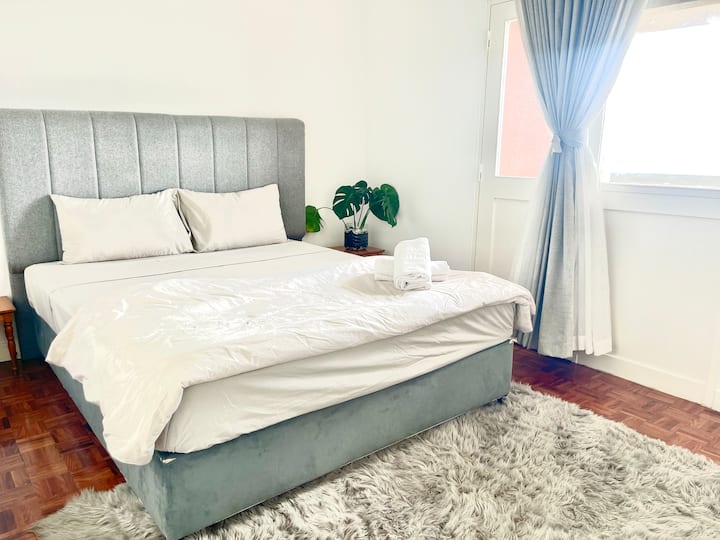 Sky View: 1 Queen Room - Maputo