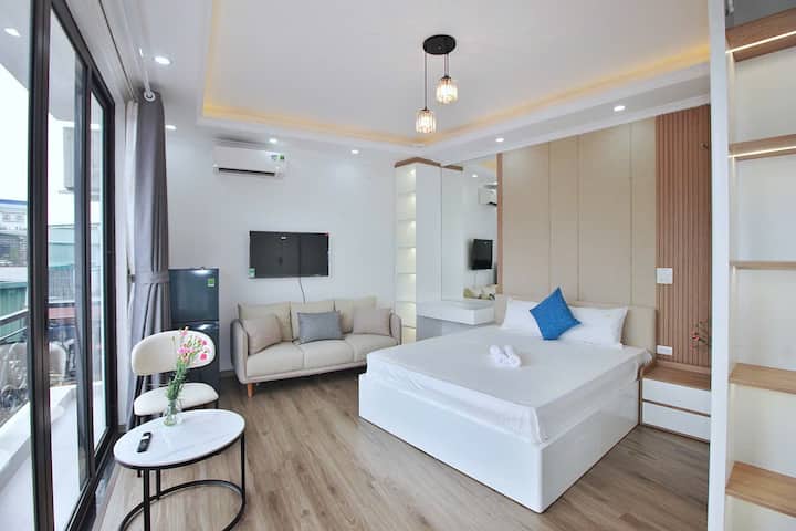 Studio With Balcony In Van Cao - Hanoi