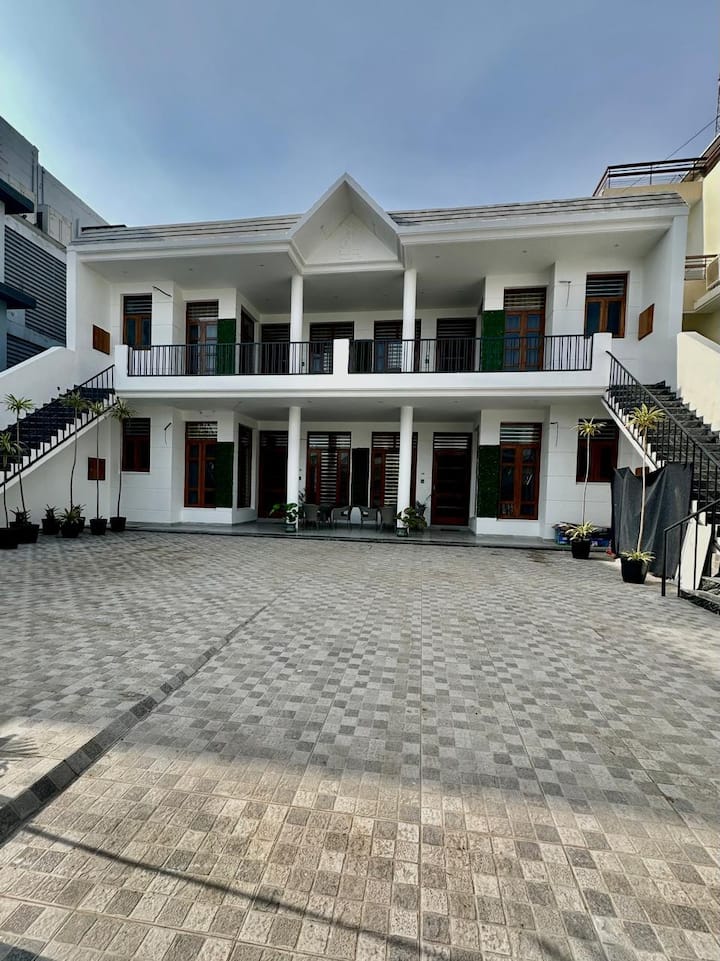 4bhk Ground Floor Lakechandigarh Anand Kunj Kansal - Chandigarh