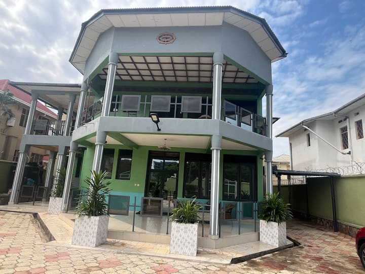 Immeuble De Deux Maisons, ÉTage. - Burundi