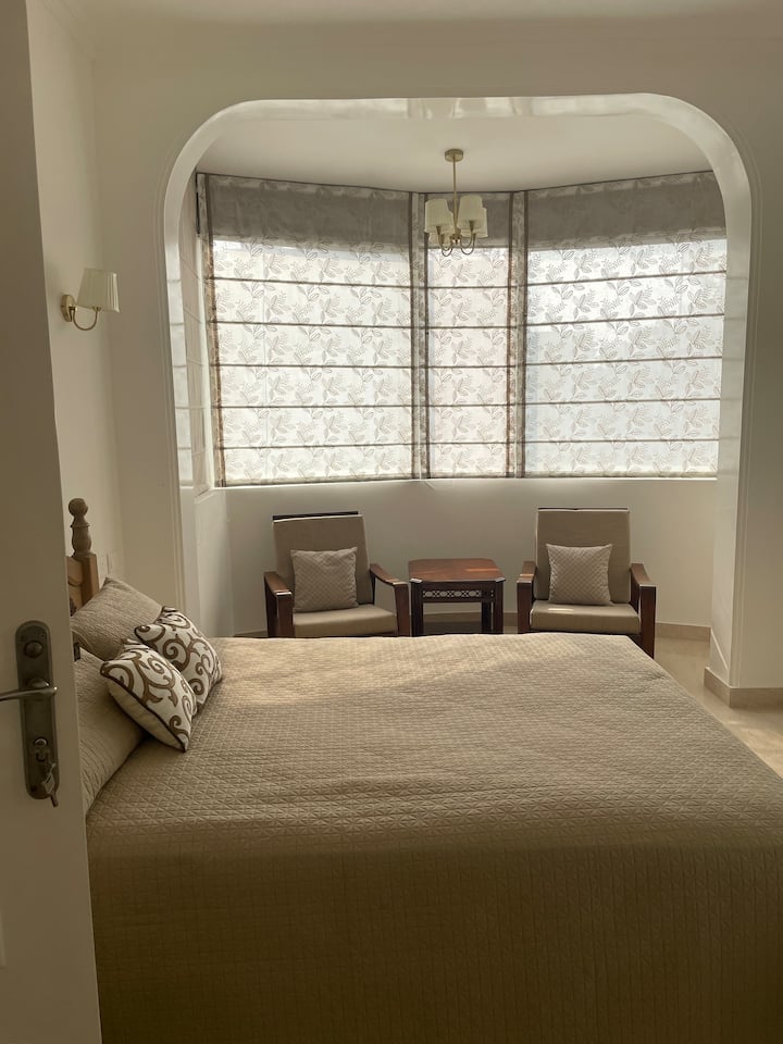 Safe Bright Clean Room Attached Bath In Airy Apt - New Delhi