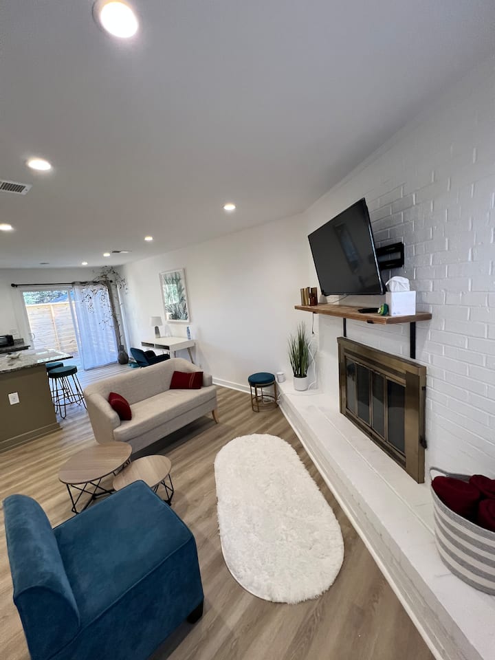 Bright & Comfortable 2br Home In Chapel Hill - Chapel Hill, NC