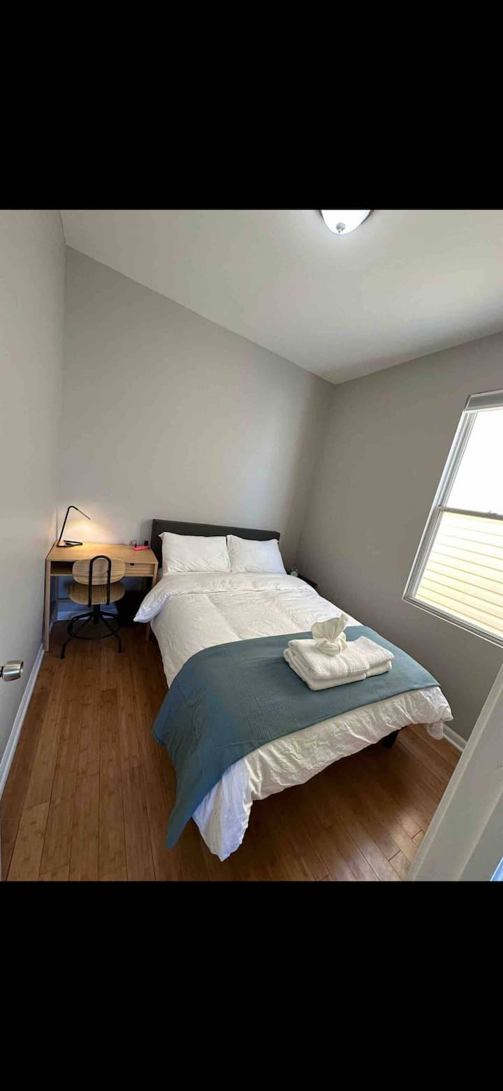 Private Cozy Room - Oak Park, IL