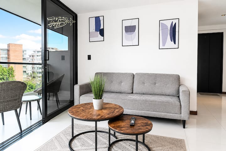 New Beautiful Balcony | Private Elevator Entrance - Medellín