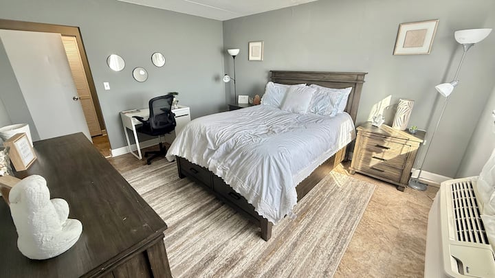 Cozy Room With Private Bathroom - Connecticut