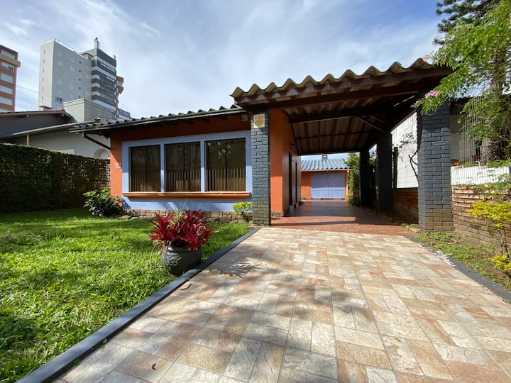 Excelente Casa à Uma Quadra Do Mar Em Torres - Torres, Brazil