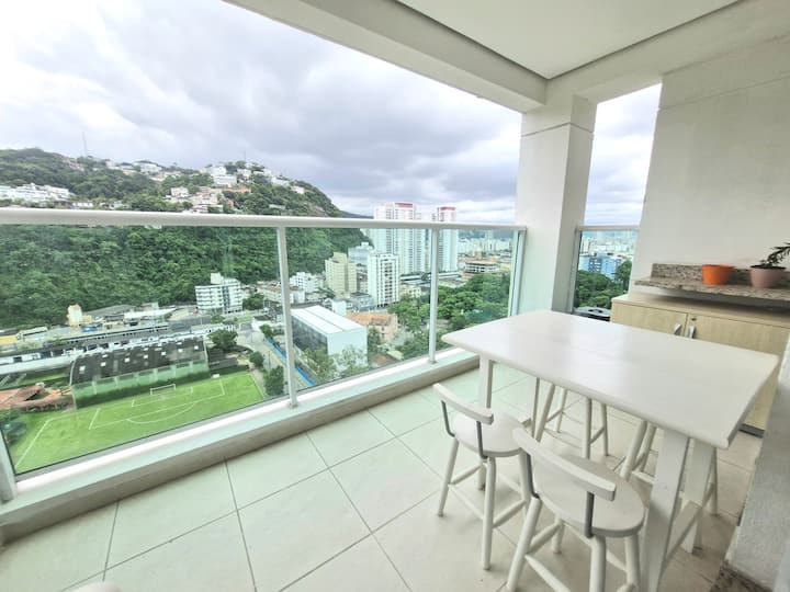 Charmoso Com Varanda / Ar Condicionado / 1 Vaga - Santos