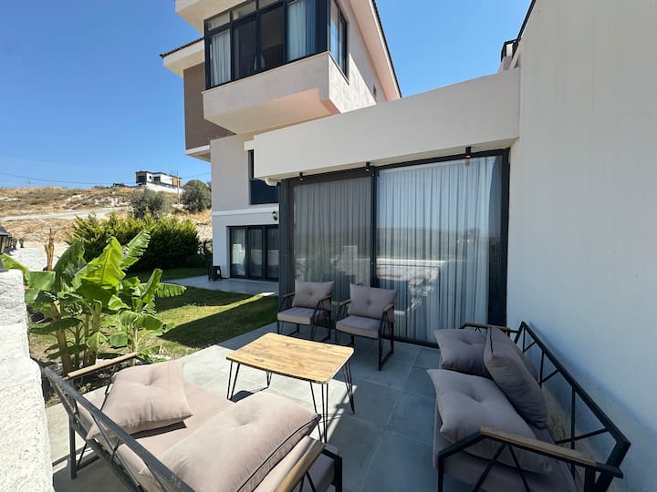 ÇEşmenin Göbeğinde Muhteşem Konumda Villa - Çeşme, Çeşme-Izmir, Türkei