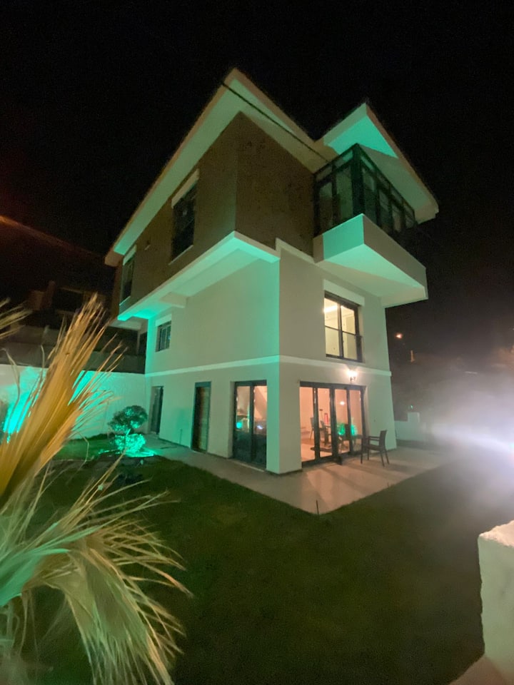 ÇEşmenin Göbeğinde Muhteşem Konumda Villa - Ilıca