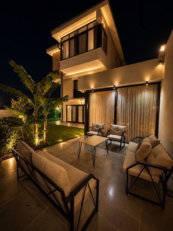ÇEşmenin Göbeğinde Muhteşem Konumda Villa - Çeşme