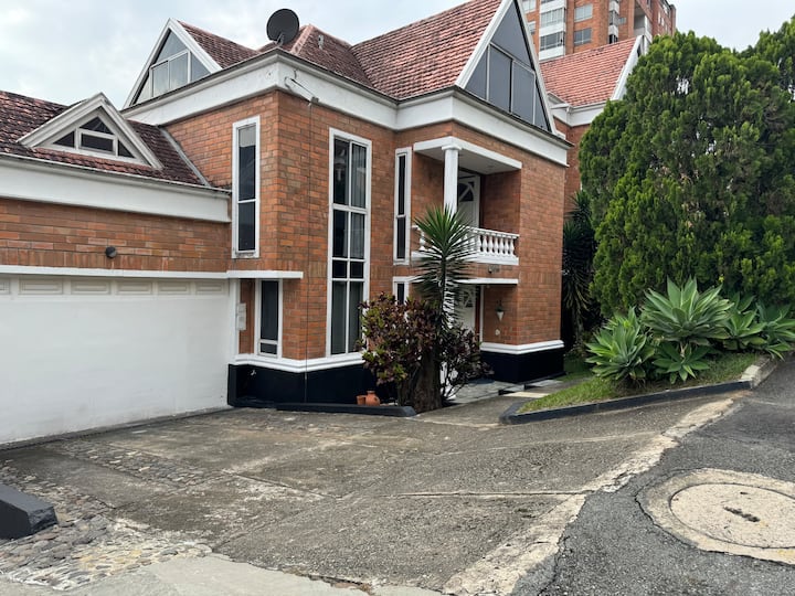 Casa 8 | Condominio Inglés. - Medellín