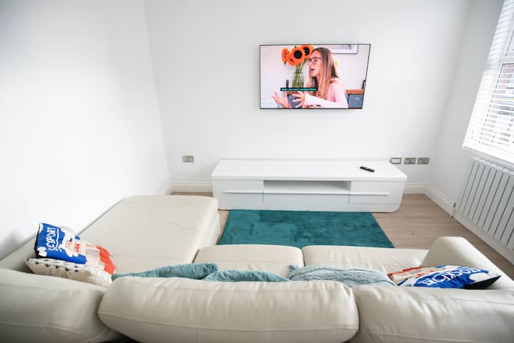 Modern 2 Bed House In Central Stockport - Stockport