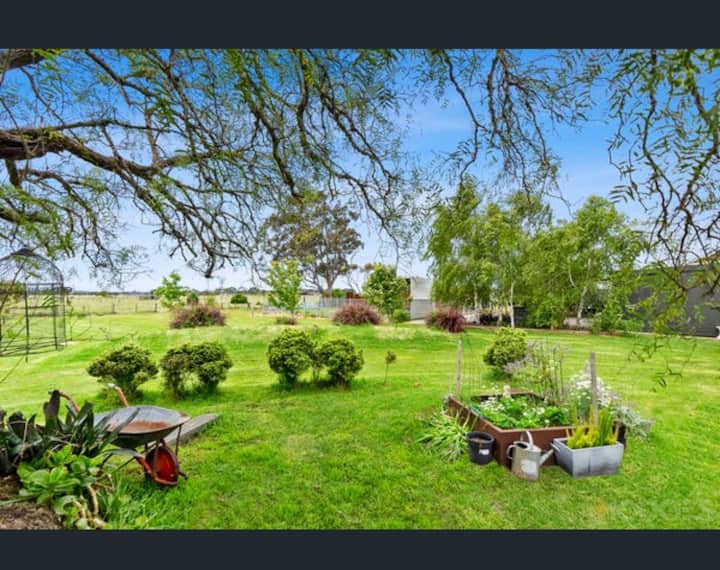 11 Acres Sandhu Farmhouse - Geelong