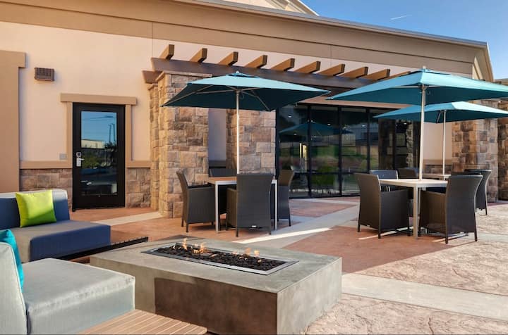 Combination Of 3 Units W/ Parking & Breakfast - Monterey, CA