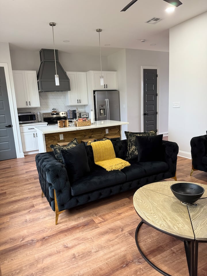 Cozy Cottage - Chalmette, LA