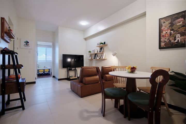 Near Bgc, 2br Lake View Jbl Karaoke Cinema Washing - Taguig