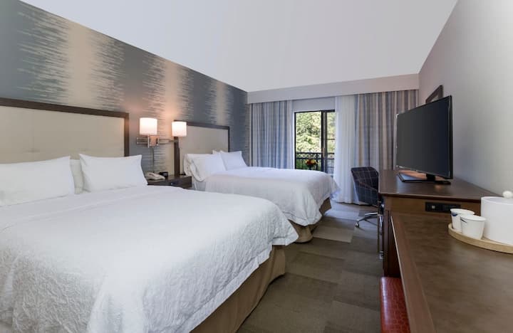 Stylish 2 Queen Suite W/ Parking & Breakfast - Goleta, CA