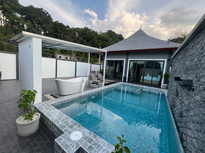 The M Millions Pool Retreat - 크래비