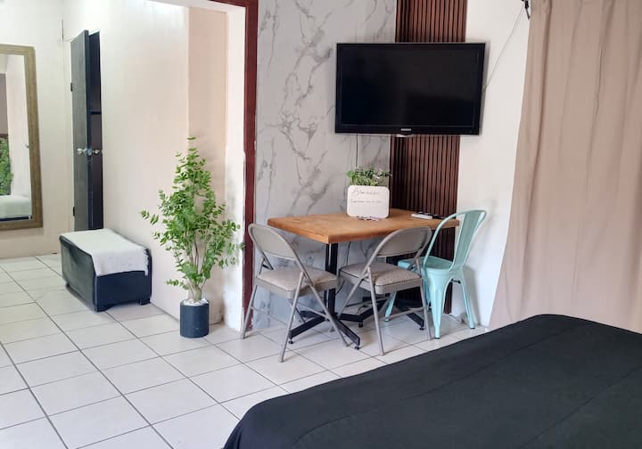 Cómodo Y Funcional Estudio Para 4 Personas - Ciudad Juárez