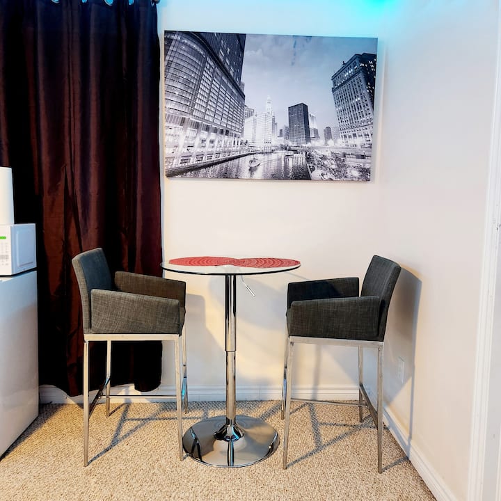 Platinum Staycation:  Private Washroom & Parking - London
