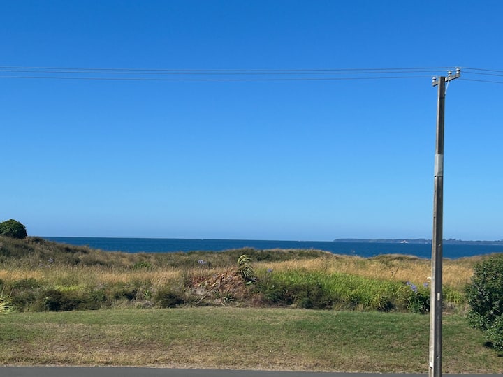 Papamoa Beach Old School Bach - Te Puke