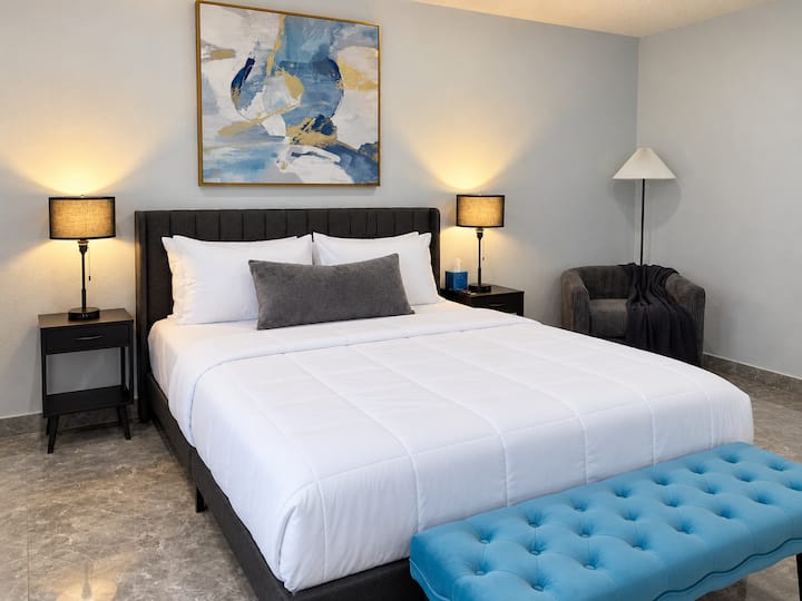 1br/1ba~ Queen Bed ~Wifi~free Street Parking - Las Vegas, NV