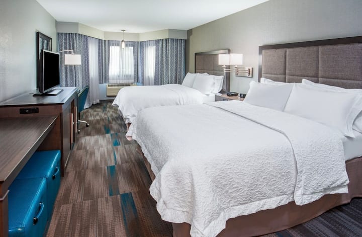 Monterey 2 Queen Suite W/ Parking & Breakfast - Monterey, CA