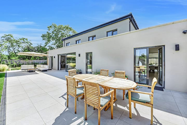 Joy Lane Mansionluxe Stay, Poolside Fun & Comfort - Whitstable