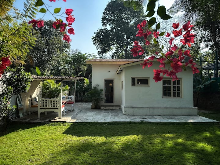 Beautiful 2 Bedroom Guest Cottage With Pvt Garden - Pune
