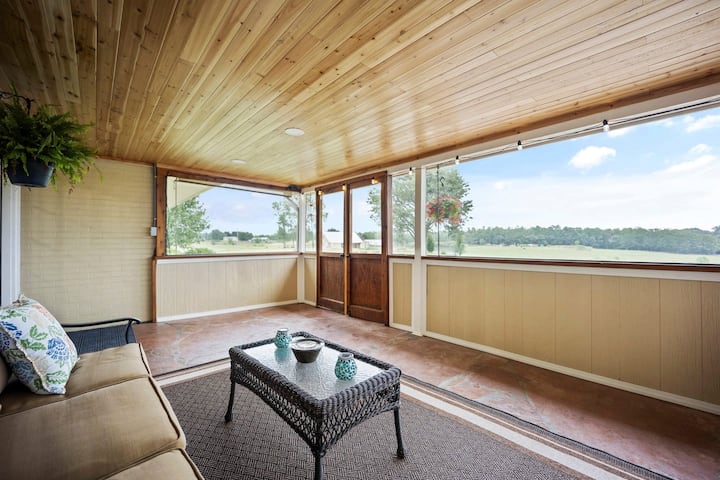 14br Private Acreage Retreat Near Kc (31 Beds) - Liberty
