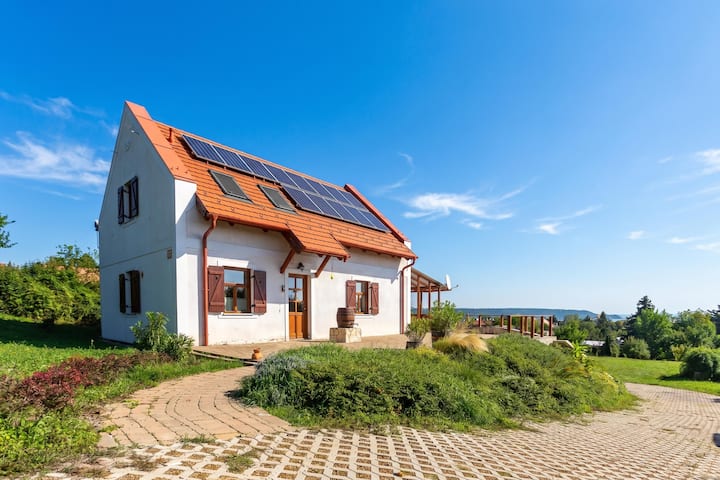 Balaton View From Almadi - By Happy Rentals - Balatonalmádi