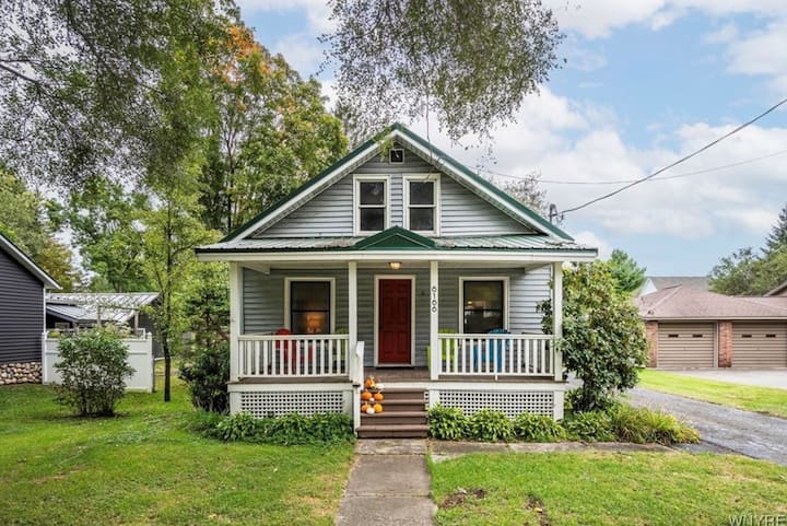 Ellicottville Creek Ski Cottage Walk To Village - Ellicottville, NY