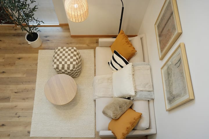 Modern Townhouse W/rooftop Deck - Seattle, WA
