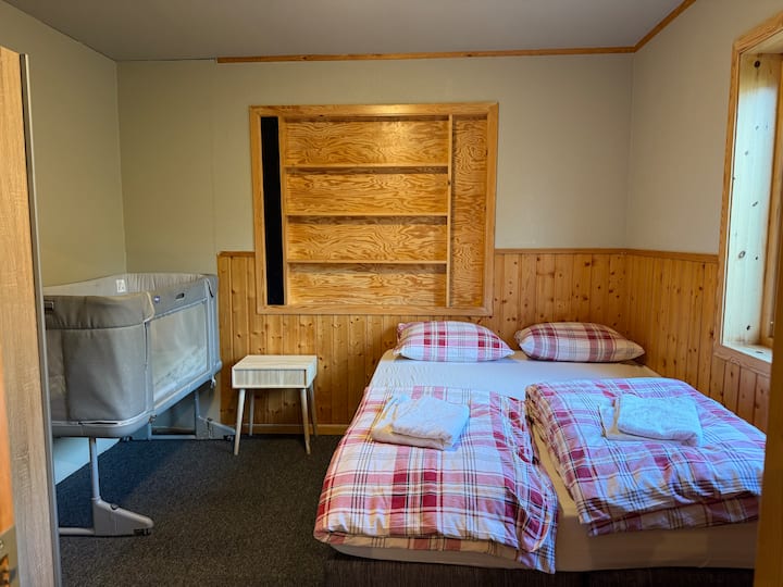 Nice Room In Big Apartment Near Tromsø City-center - トロムセー