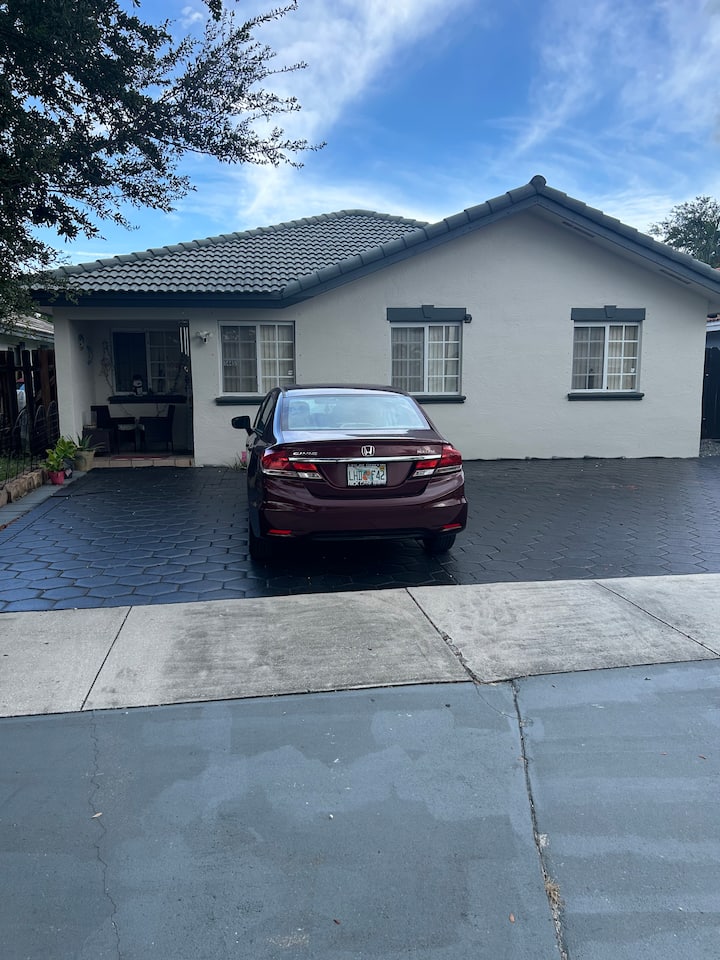 Secure And Quiet To Enjoy! - Miami Lakes, FL
