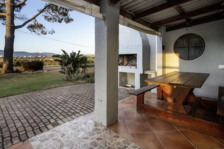 Rustic 4 Bedroom Retreat In Fisherhaven - Fisherhaven