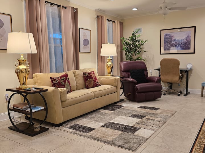 5 Points Luxury King Retreat / Indulge Yourself - Athens, GA
