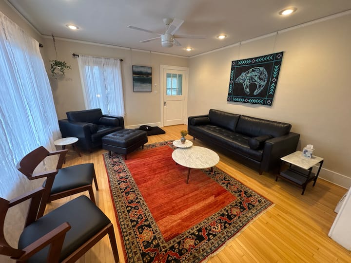 Turquoise Bear: Driftless Lake Retreat - Winona, MN