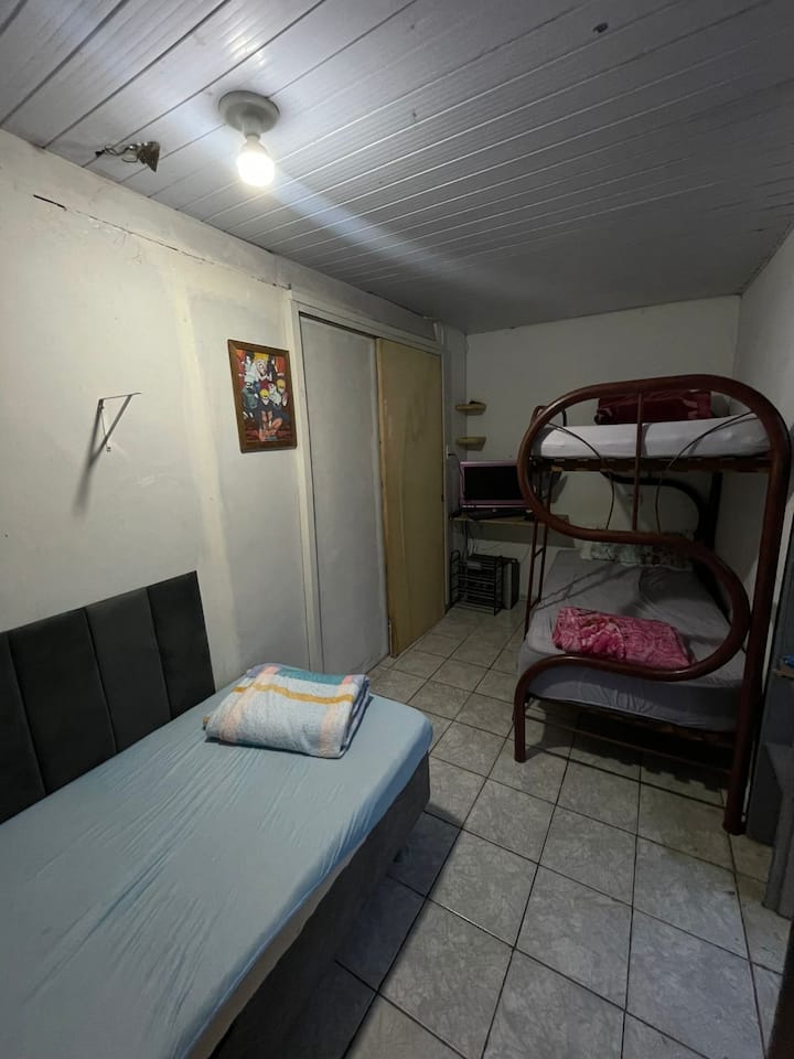 Quarto Com Sacada  A 10min Da Praia De Caioba, Q1! - Guaratuba